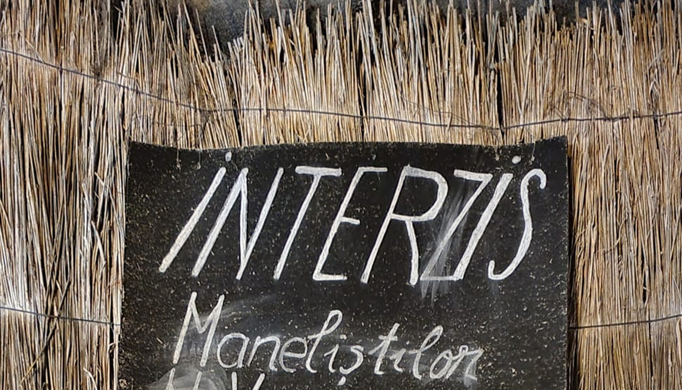 Mesajul ilar devenit viral, de la intrarea în barul Stuf din Vama Veche ...