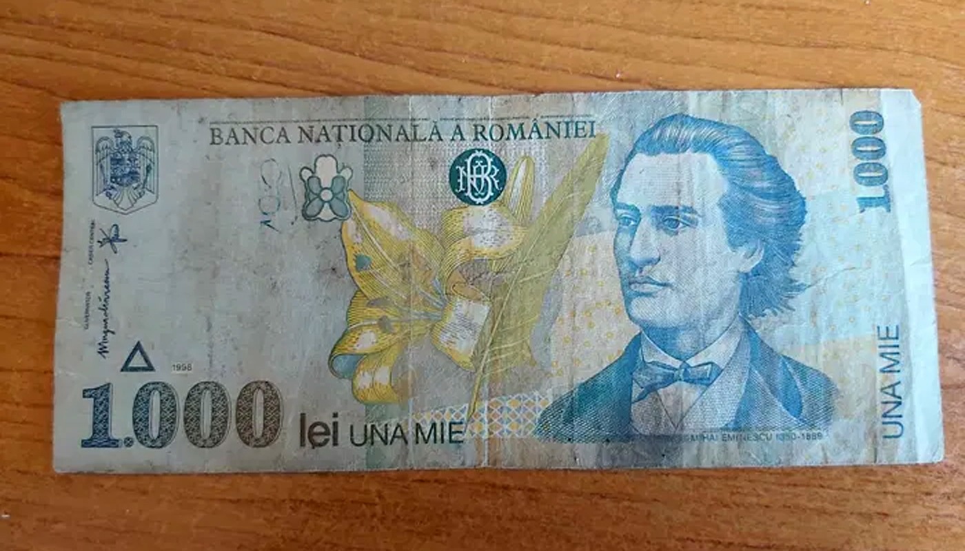 Vezi dacă o găsești pe acasă! Această bancnotă de 1.000 de lei, cu chipul lui Mihai Eminescu, se ...