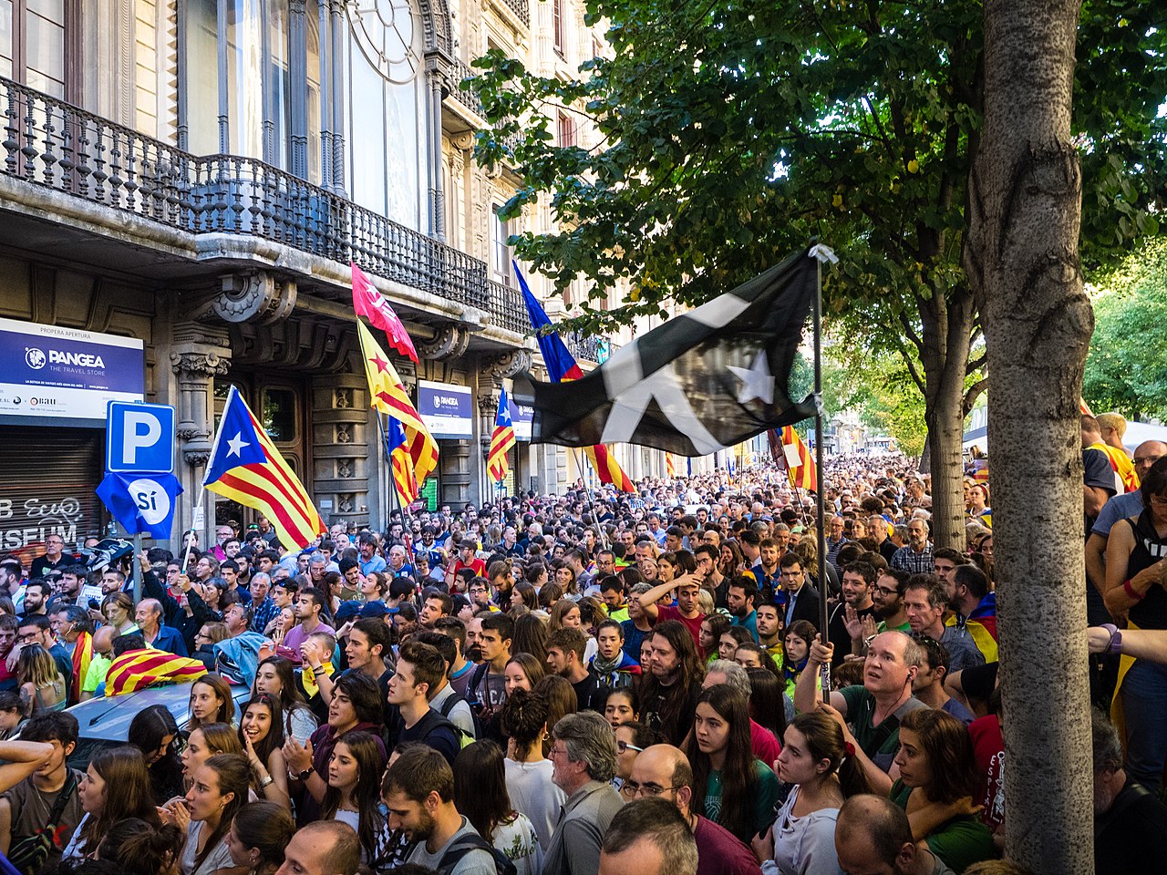 Catalunia își cere, din nou, independența față de Spania. Zeci de mii ... Catalunia își cere, din nou, independența față de Spania. Zeci de mii ...