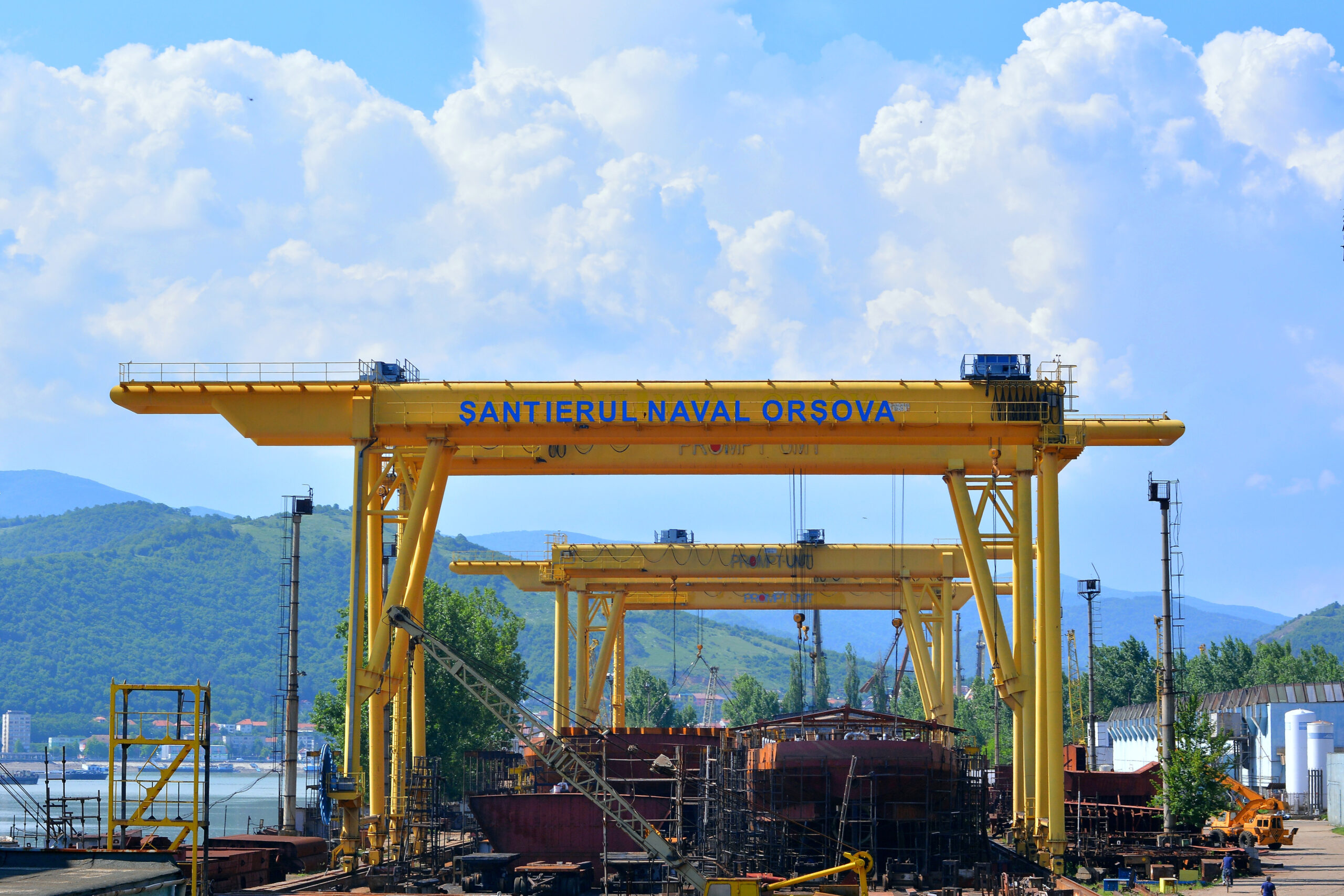 Mehedinți: Trei persoane, rănite după o explozie la Şantierul Naval Orşova