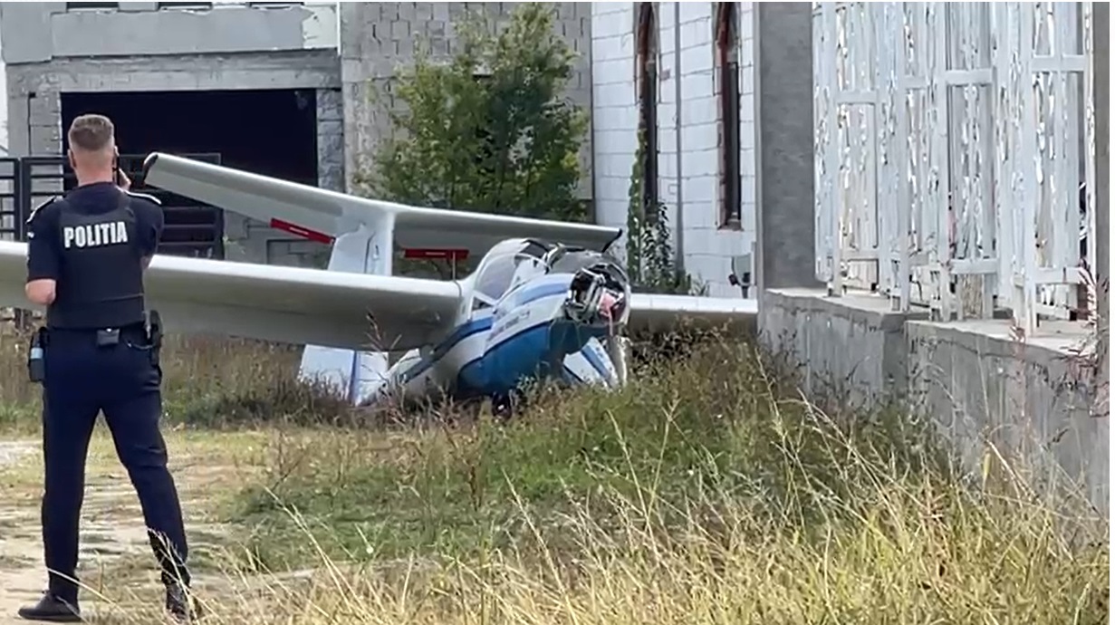 VIDEO. Un planor pilotat de o minoră s-a prăbușit la Craiova ...