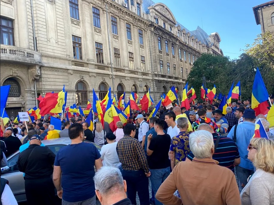 Au adus arme albe la protestul AUR!
