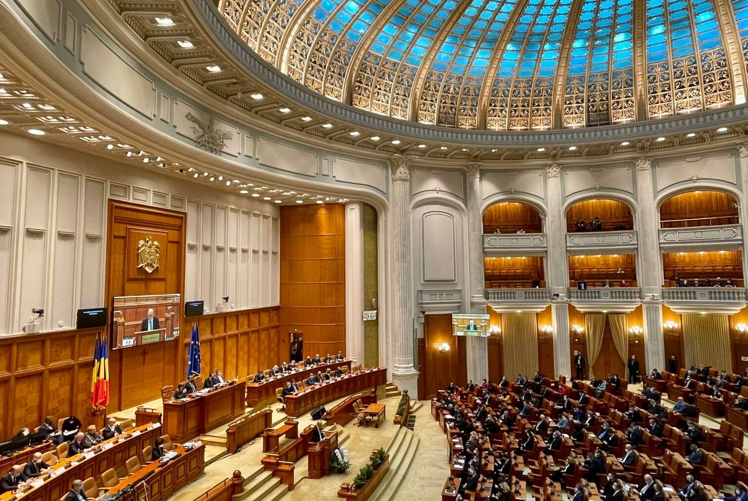 Salariile și beneficiile de care au parte parlamentarii. Cât câștigă un ...