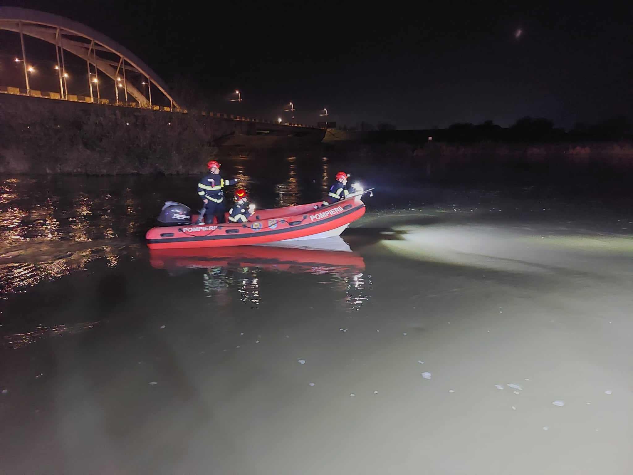 Pompierii caută un minor de 15 ani căzut în râul Mureș, în Alba Iulia