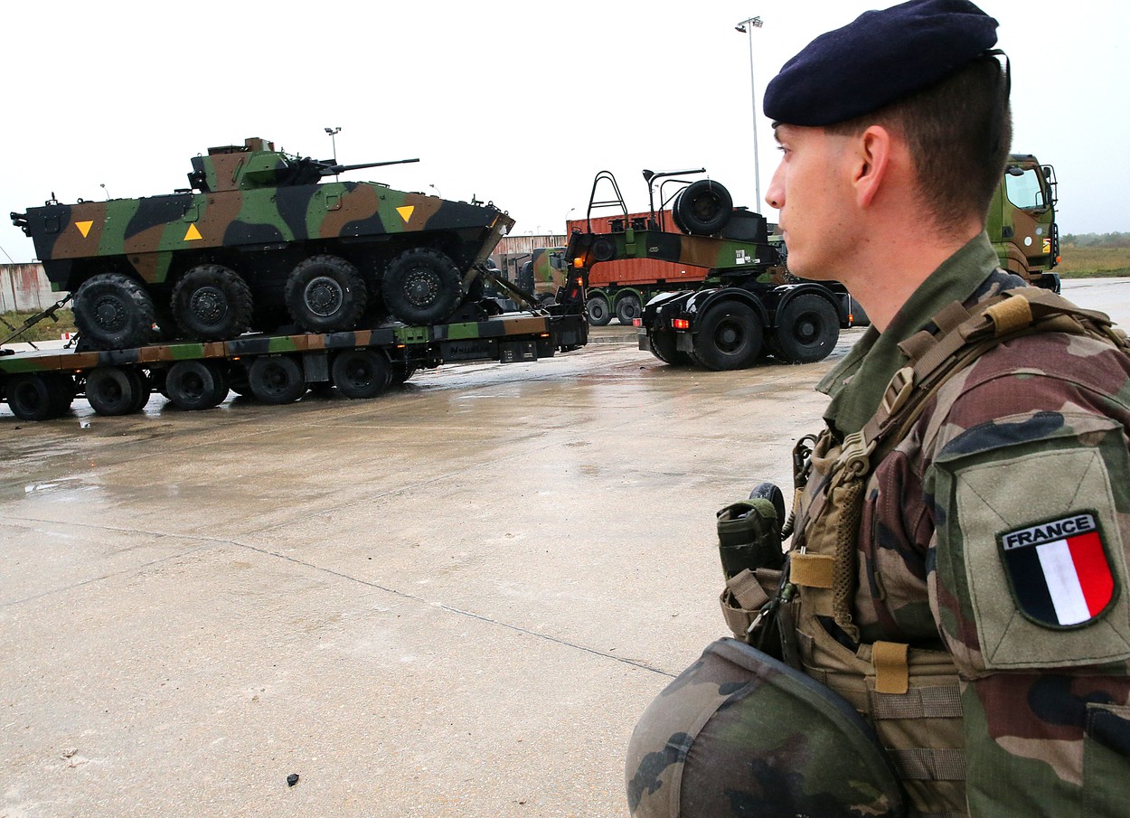 Ambasada Franței reacționează după ce militarii francezi s-au plâns de ...