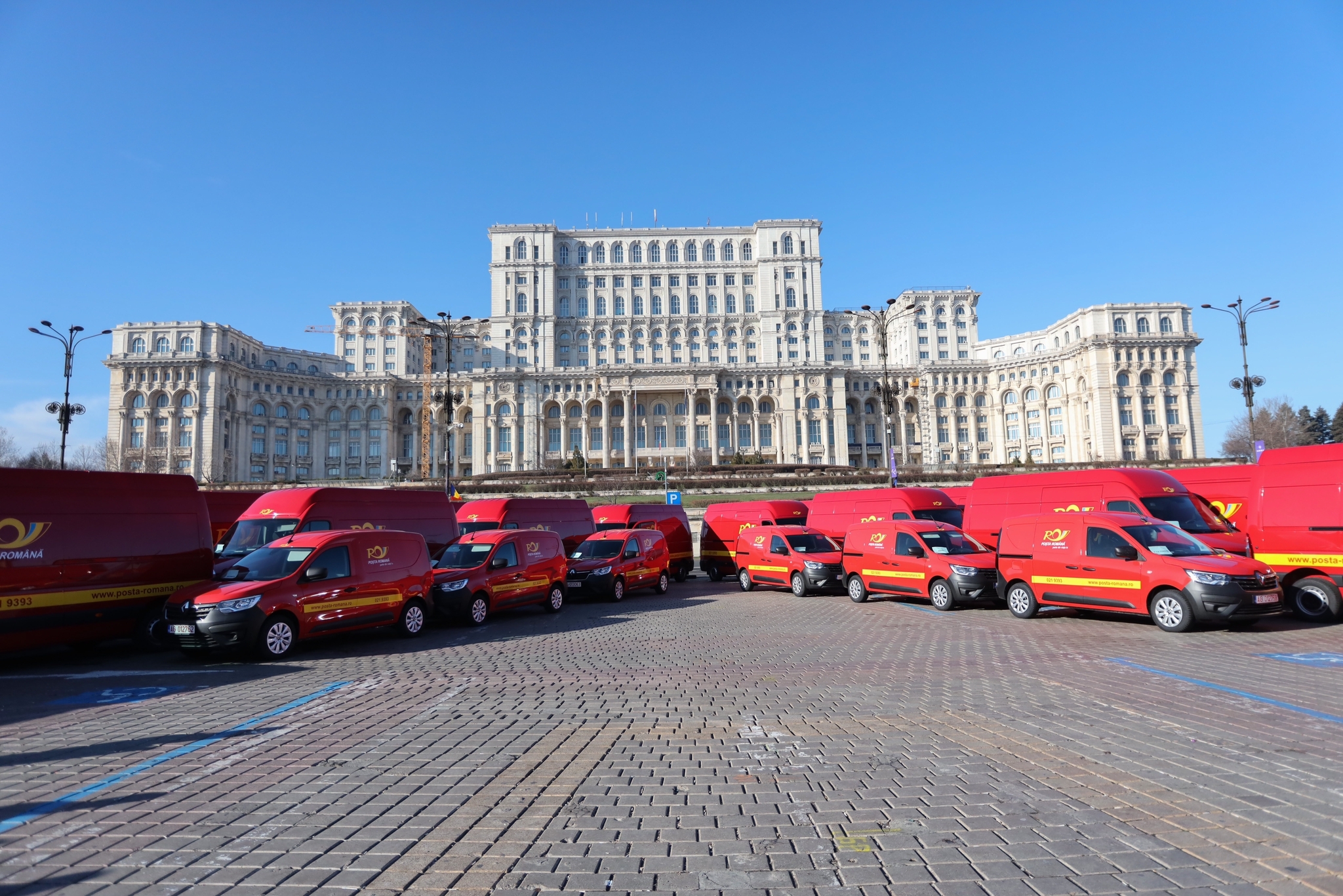 Poșta Română a cumpărat 200 de mașini