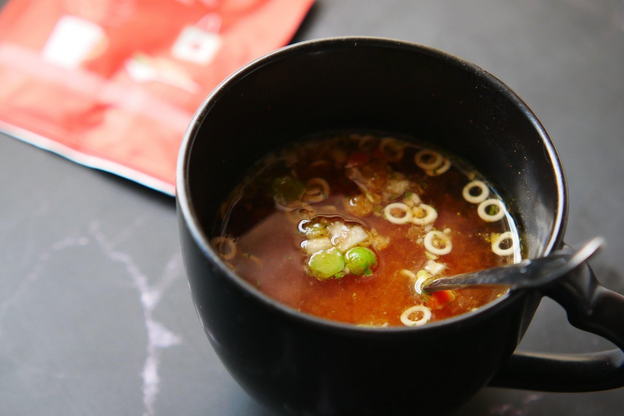 InfoCons: Supa la plic până la 10 E-uri şi până la 12,8 grame de sare