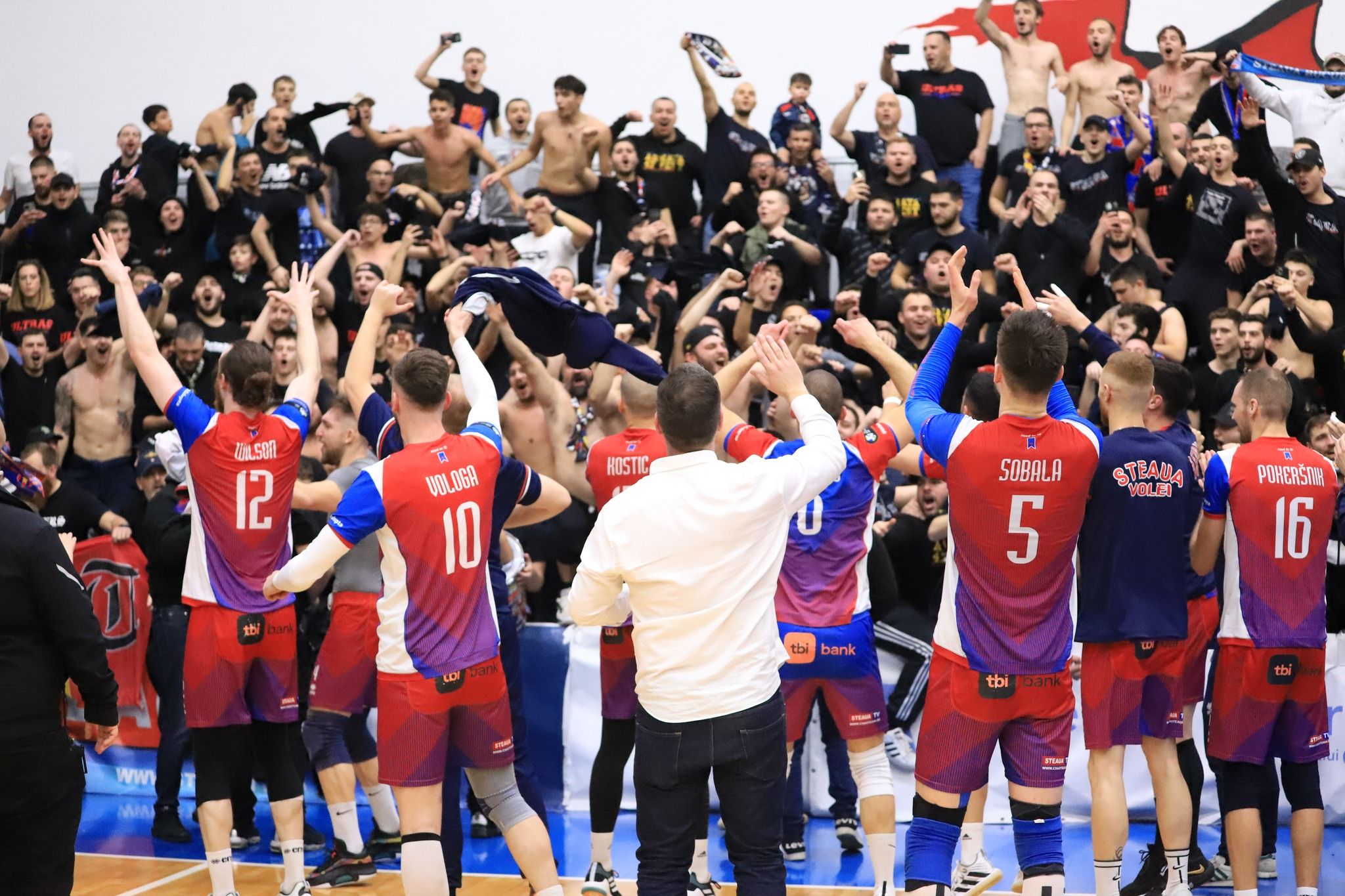 Steaua a câștigat „ETERNUL DERBY” cu Dinamo la volei masculin, 3-2