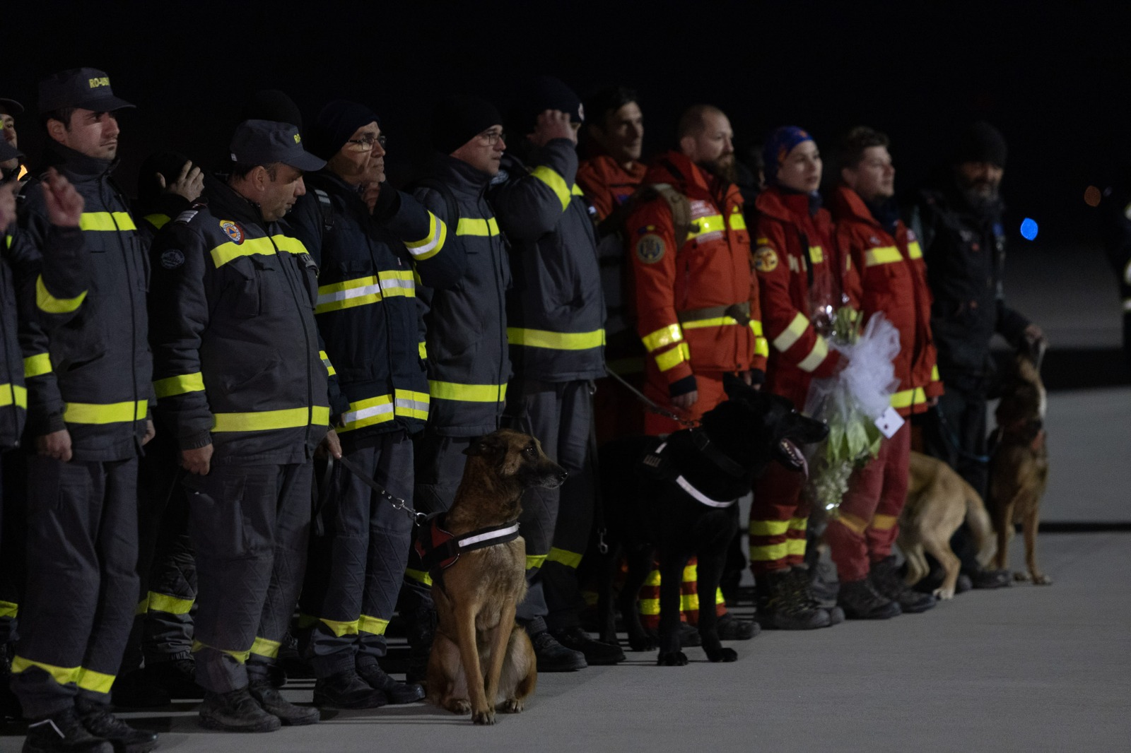 Prima echipă RO-USAR care a participat la misiuni de căutare-salvare în Turcia a revenit în țară ...