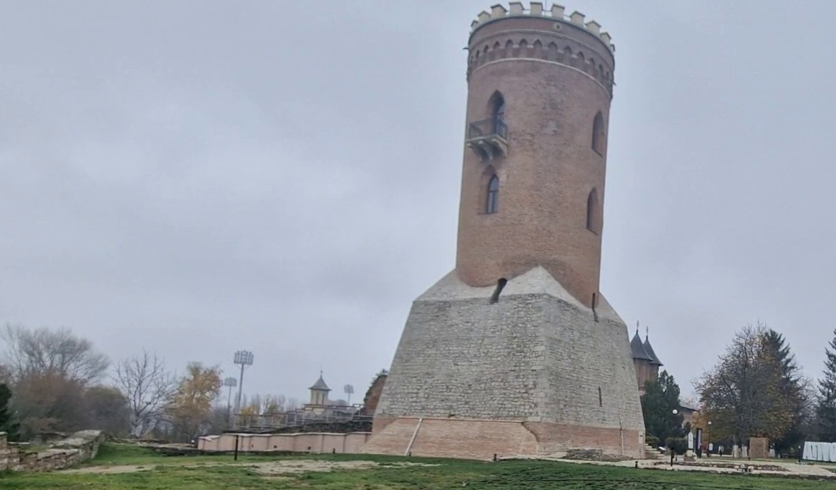 Tragedie la Târgoviște. Un bărbat a căzut din Turnul Chindiei