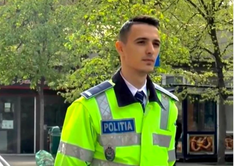 Reacția unui polițist OBLIGAT de superiori să șteargă de pe Facebook o poză în uniformă: „Nu ...