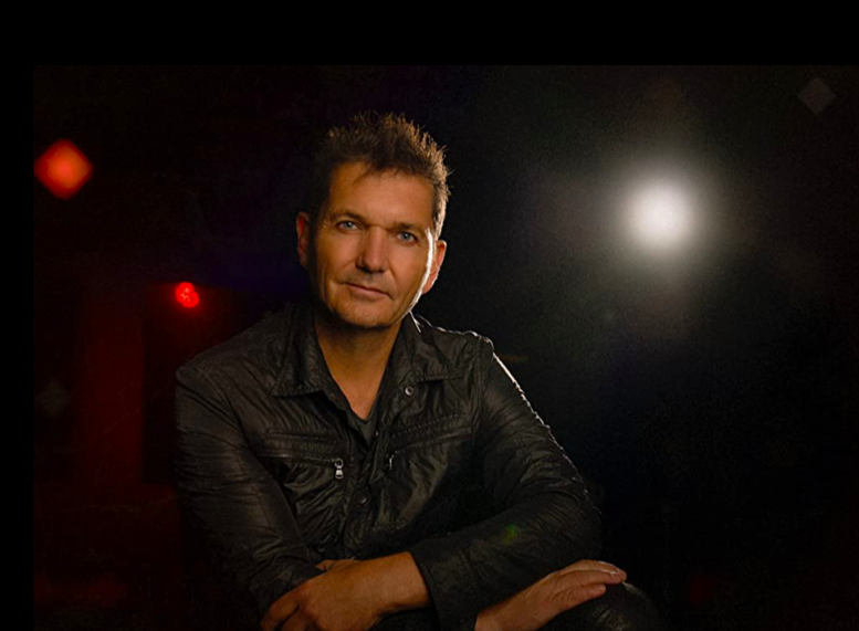 Interviu exclusiv cu TJ Scott, regizorul serialului „Premisa unui dezastru”