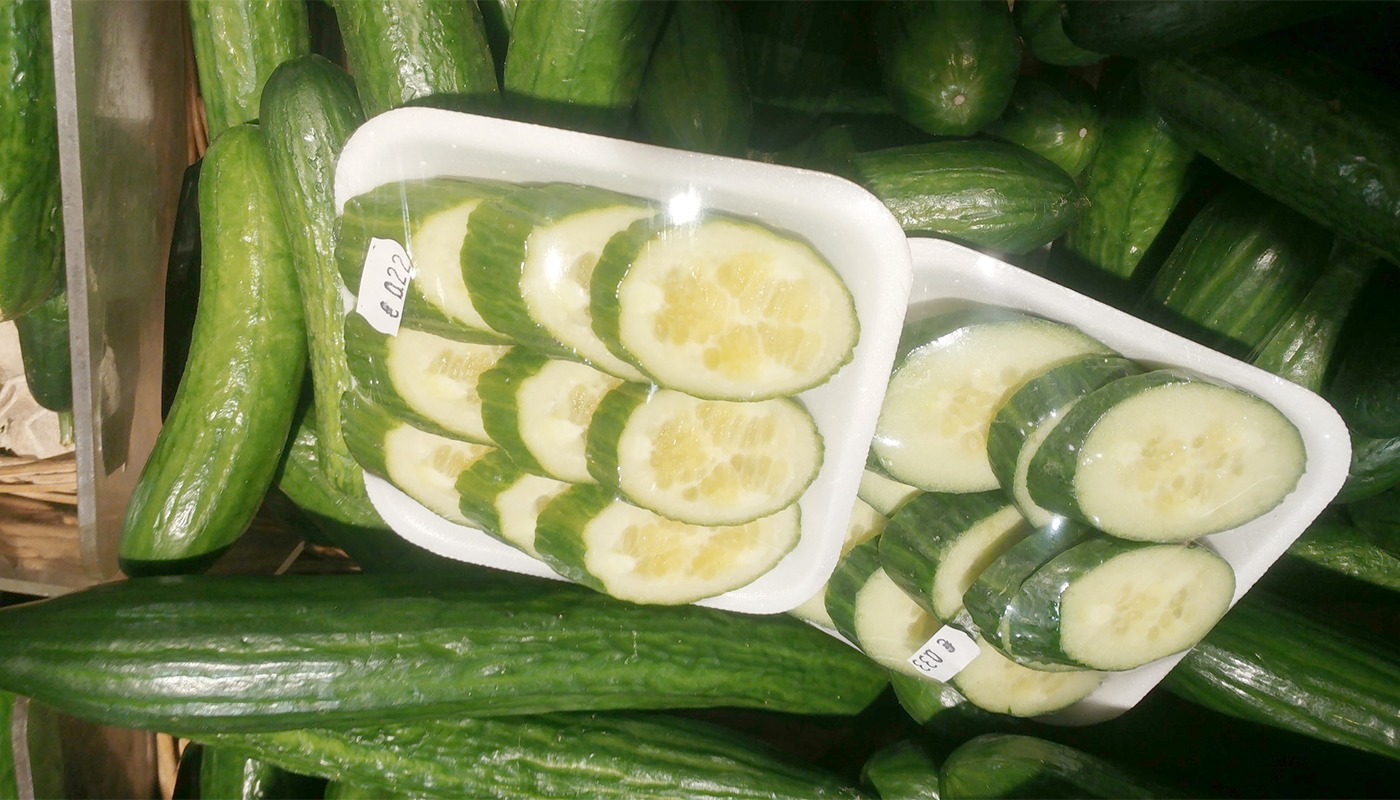 Caserolă cu doar 9 felii de castravete, pe raftul unui supermarket! Cu ...