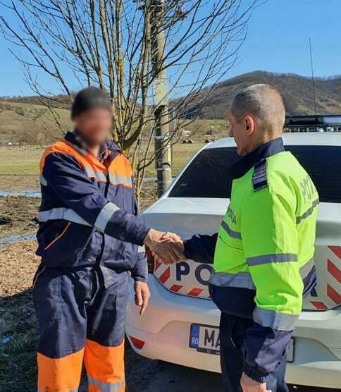 Un angajat de la salubrizare a găsit o sacosă cu bani și a dus-o la poliție