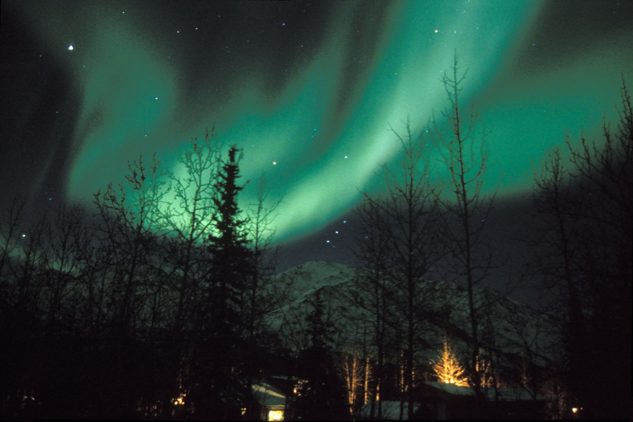 Aurora Boreală, VIZIBILĂ din țara noastră. Unde și cum poate fi văzută