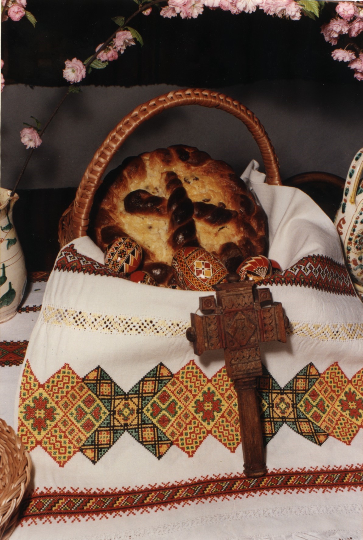 Cum se prepară pasca fără aluat, cu brânză de vaci și stafide