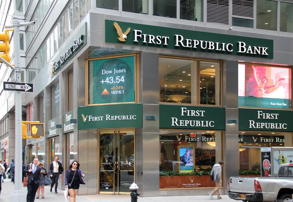 Alertă în SUA: acțiunile First Republic Bank se prăbuşesc!