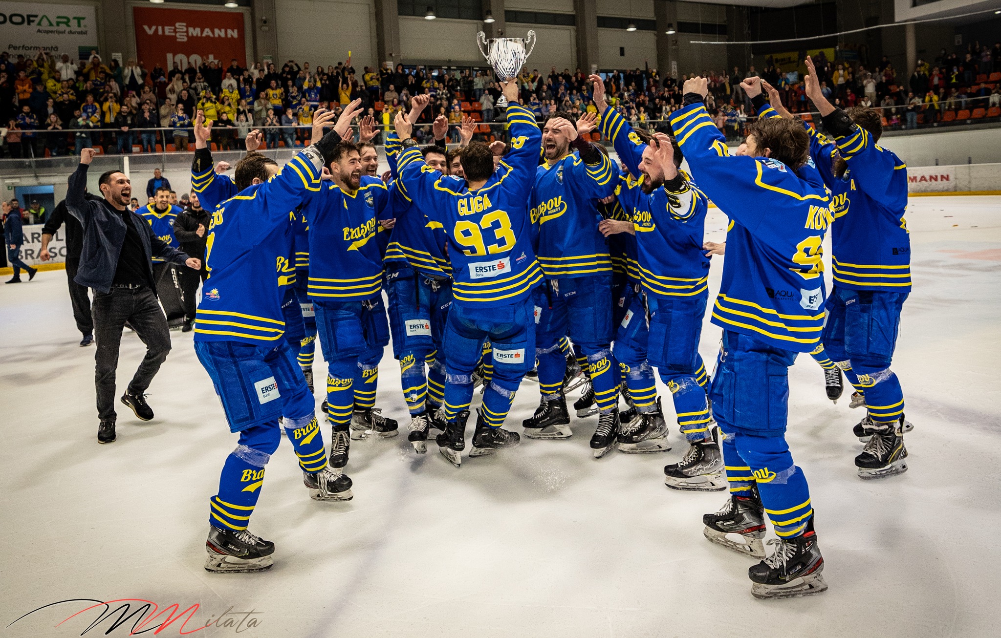 Corona Braşov a câştigat Campionatul Naţional de hochei pe gheaţă