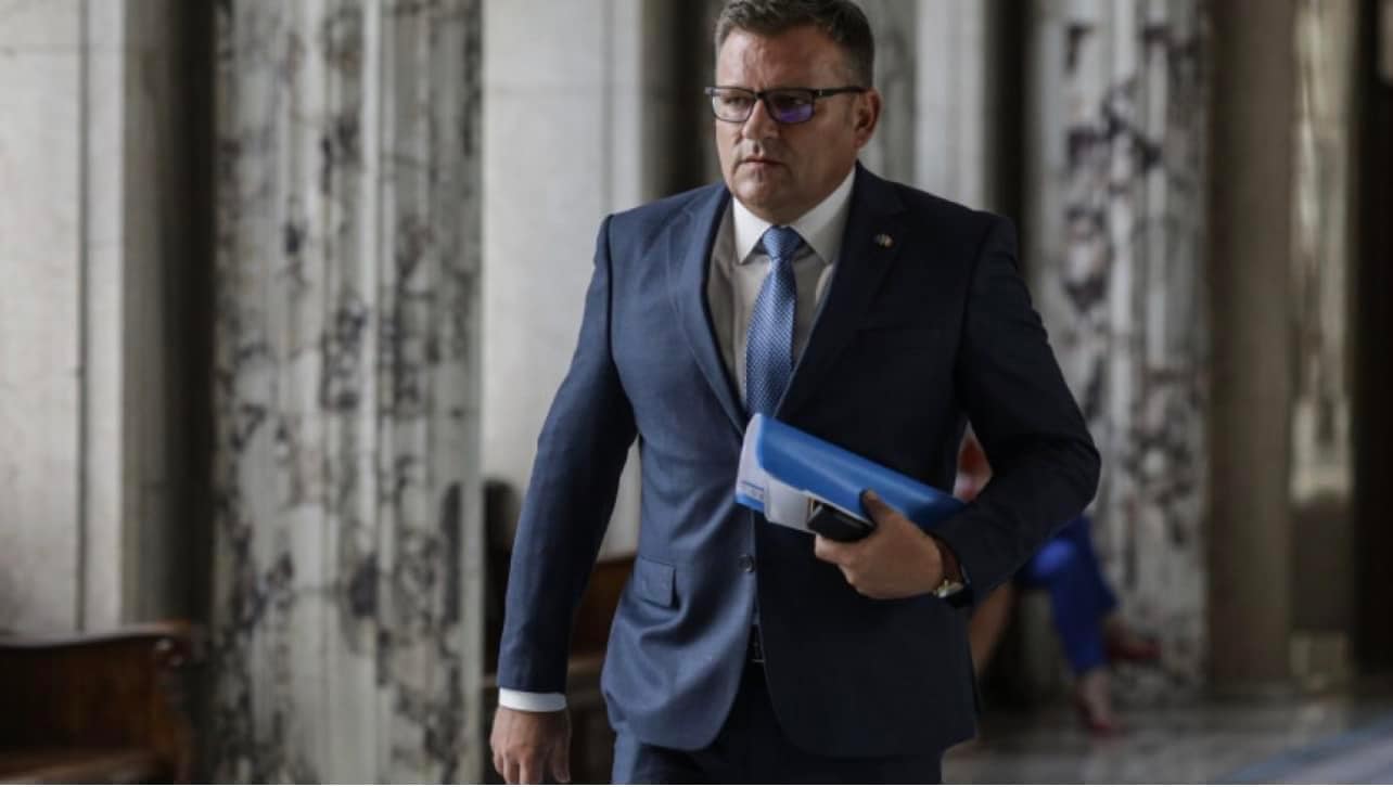 Fostul ministru al Muncii a ajuns la spital. Lui Marius Budăi i s-a ...