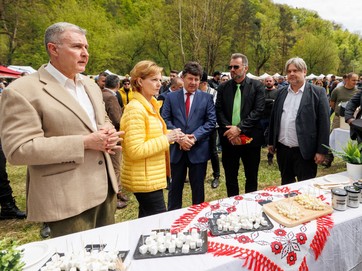 FOTO VIDEO | Satul românesc și producătorii locali, celebrați de Profi ...