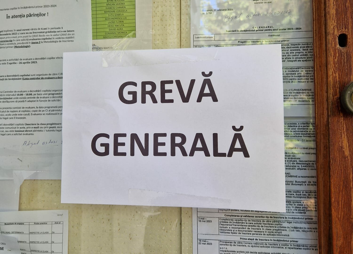 Incredibil ce salariu are un profesor debutant în România! Câștigă mai ...