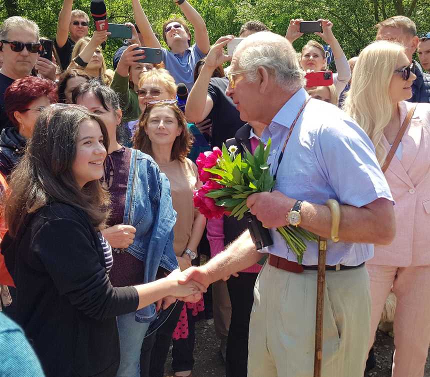 Regele Charles al III-lea, PLIMBARE în natură în apropiere de Valea ...