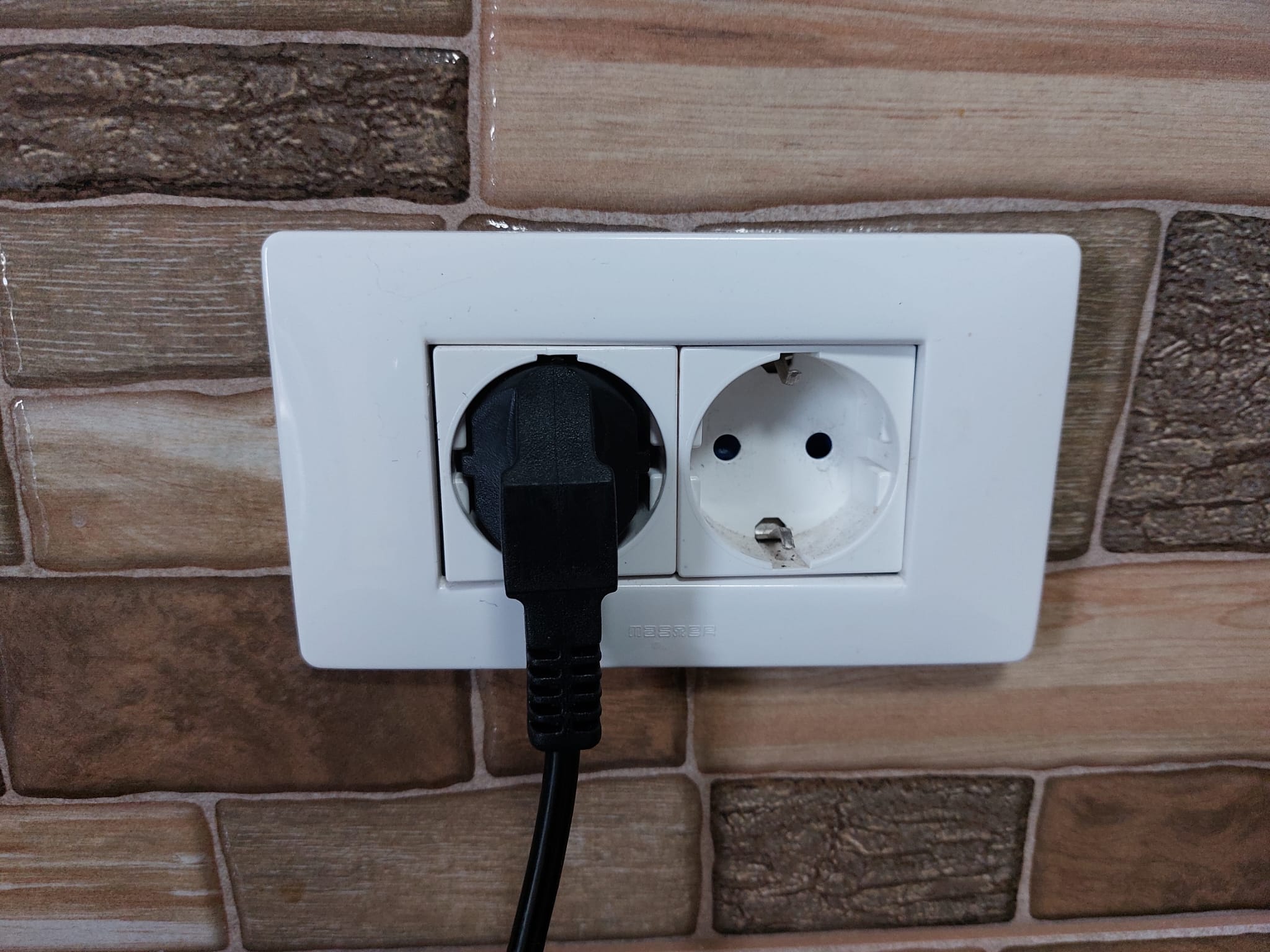 Aparatul electrocasnic care consumă cât 560 de becuri economice într-o oră. Consumă într-un ...