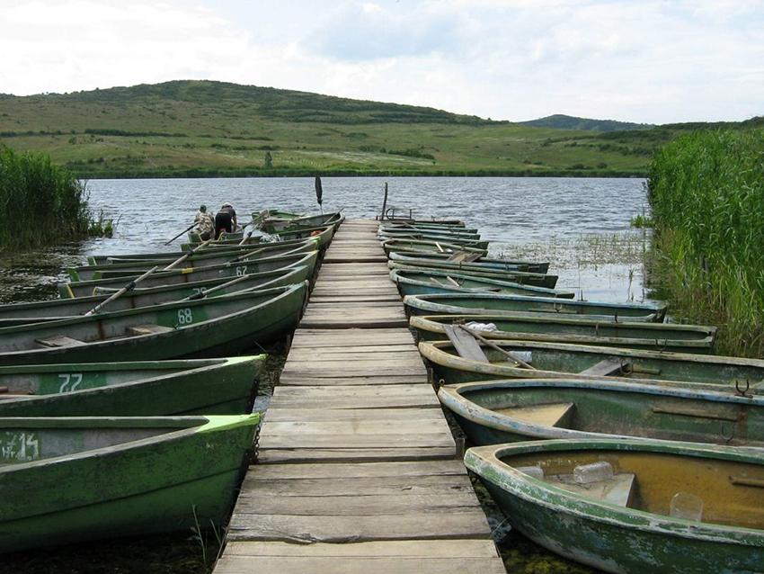 Locul turistic din România considerat „un portal către alte lumi, păzit ...