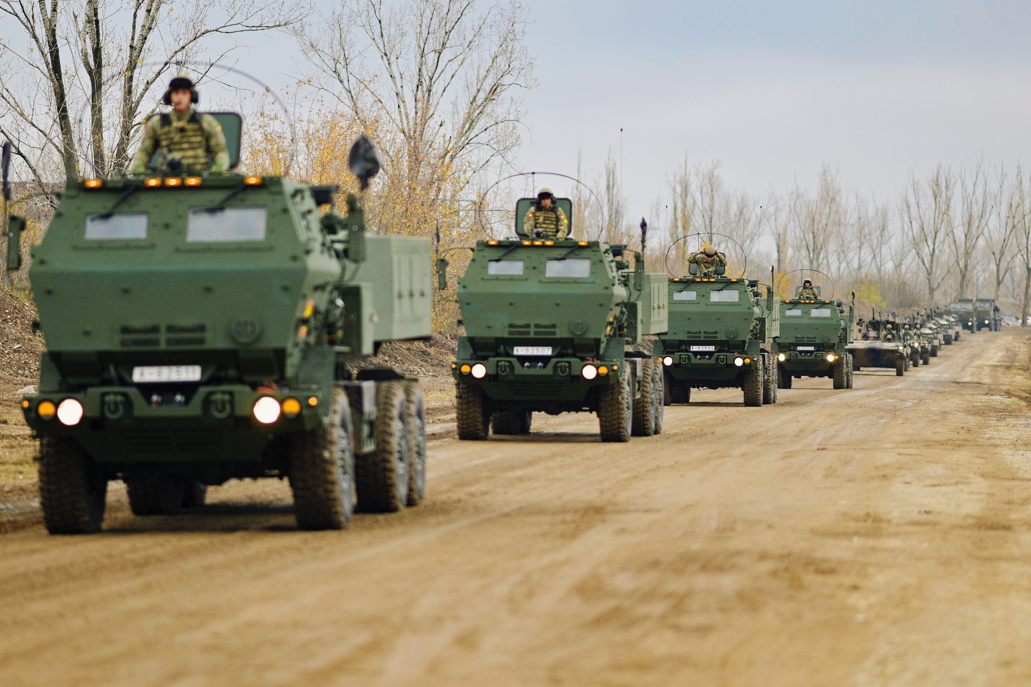 România cumpără trei sisteme autopropulsate, a câte 18 obuziere, și ...