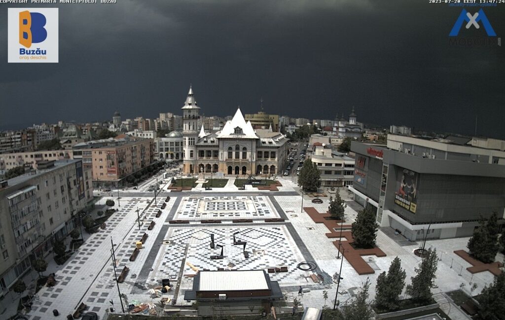 Cerul Buzăului s-a ÎNTUNECAT, ca într-o scenă apocaliptică, înainte de ...