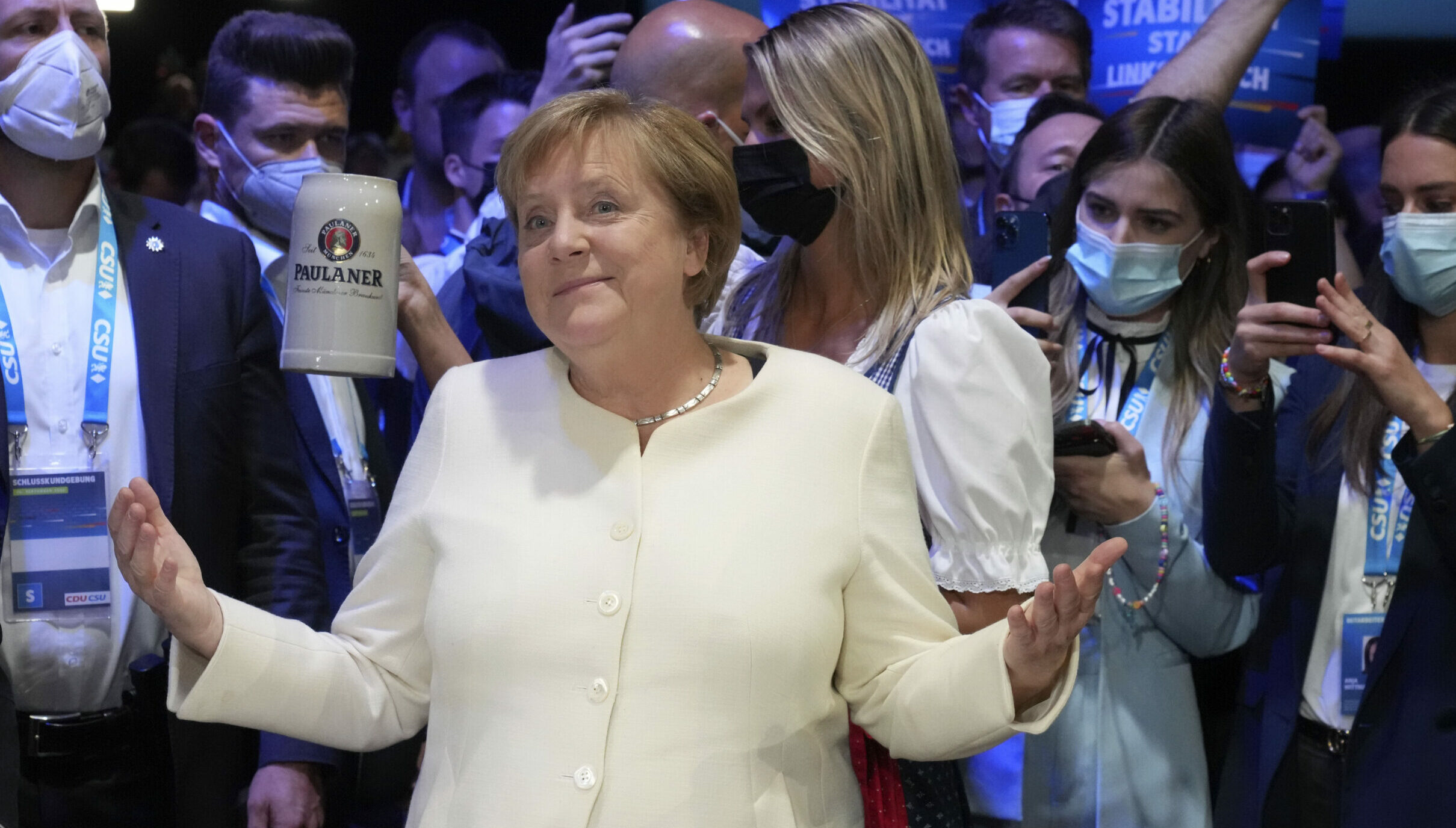 Cât îi costă pe germani coafura fostului cancelar, Angela Merkel ...