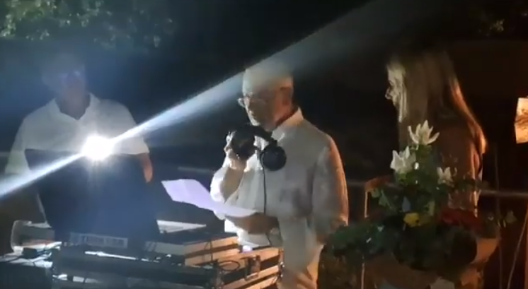 VIDEO. Un bancher italian și-a făcut viitoarea soție de râs, chiar la petrecerea de logodnă ...