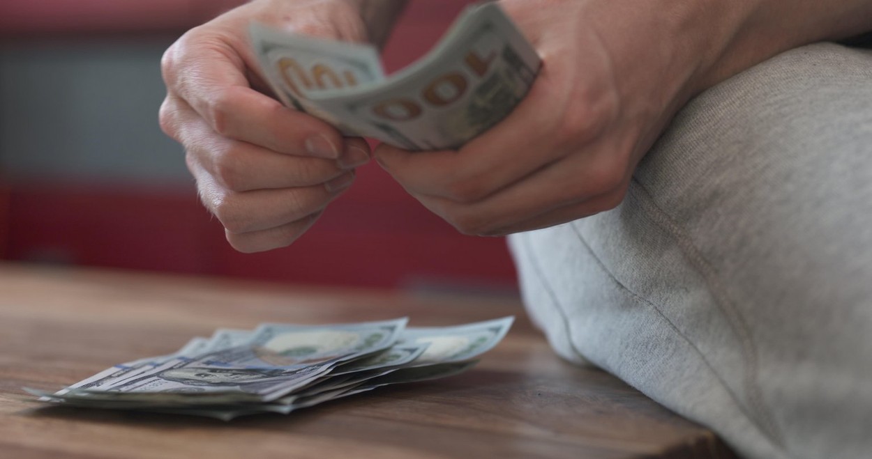 Avem tot mai mulți români milionari în dolari. Cu 1.310 mai mulți decât ...