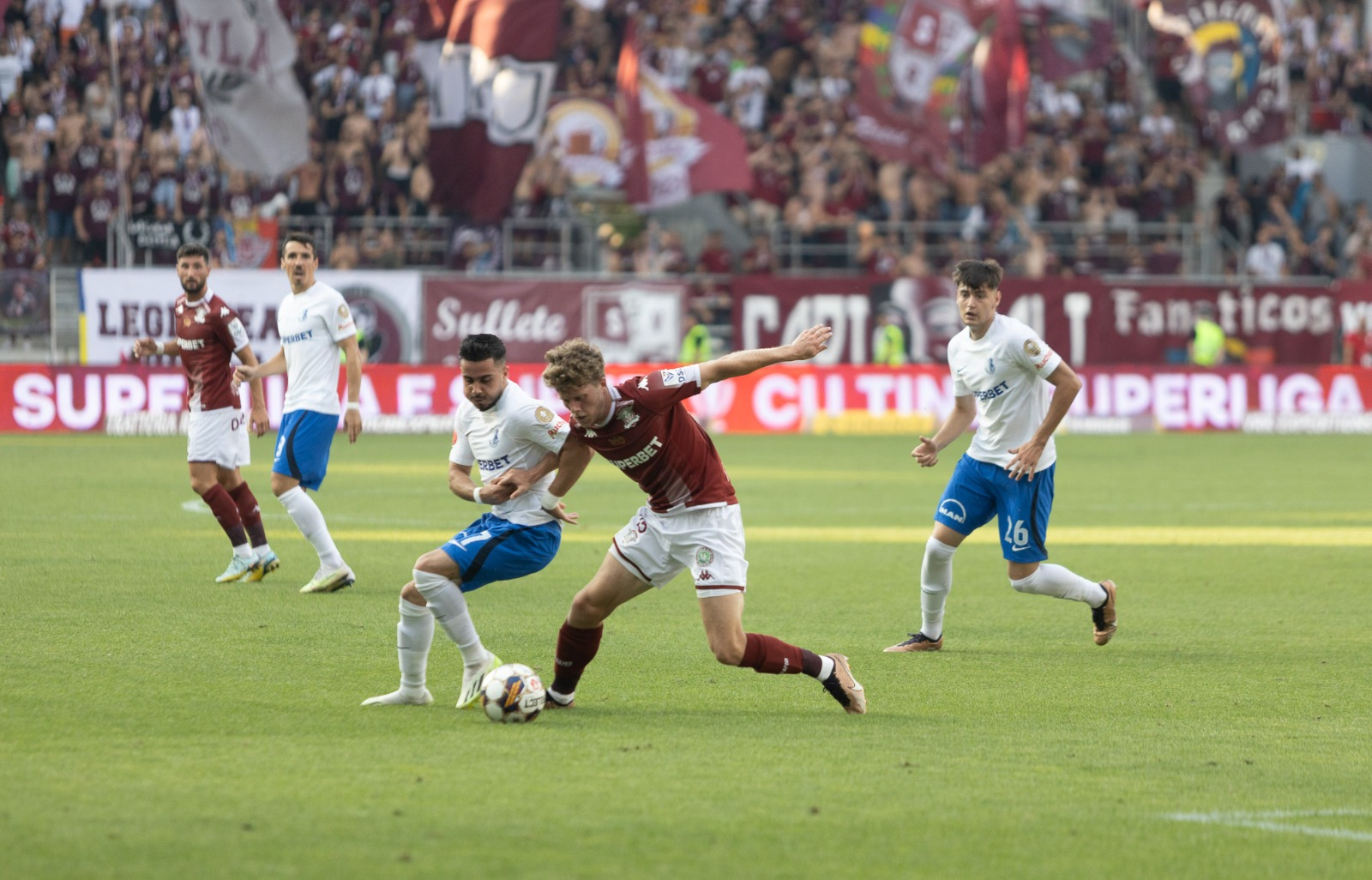 Campioana Farul, îngenuncheată în Giulești