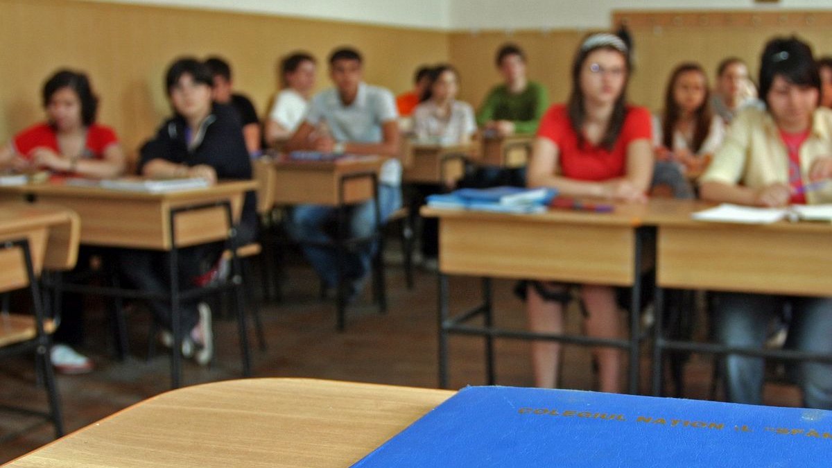 Noutatea anului școlar 2023-2024 - cardul de elev. Când va ajunge la ...