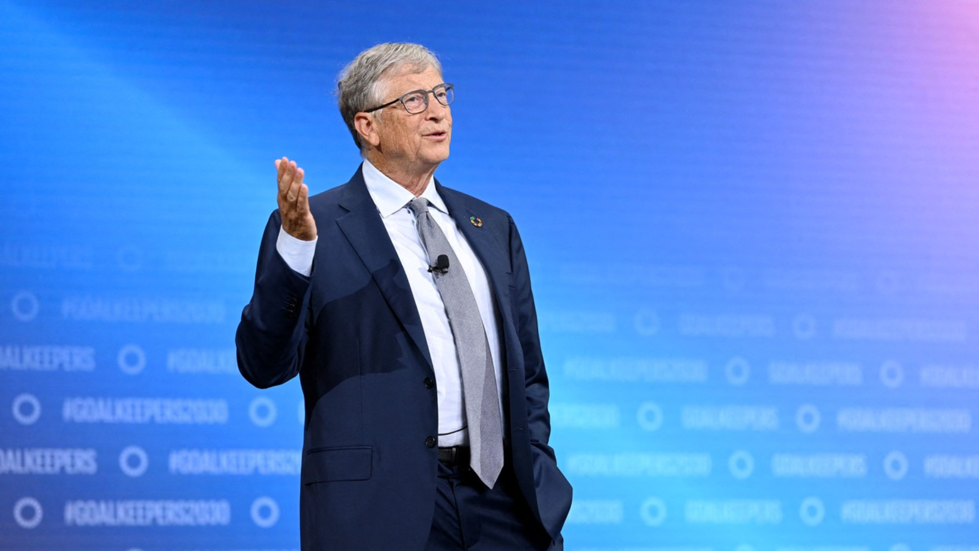 Bill Gates susține că inteligența artificială va scurta săptămâna de ...