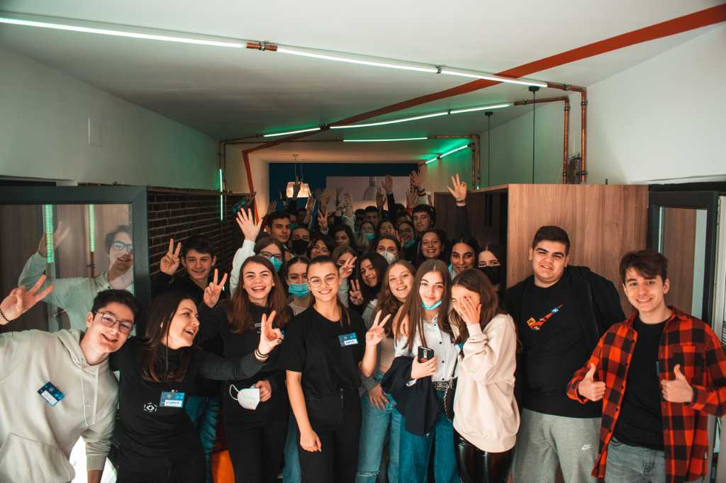 Generația Tech, o tehnologie de inteligență artificială care te ajută să înveți și să te ...