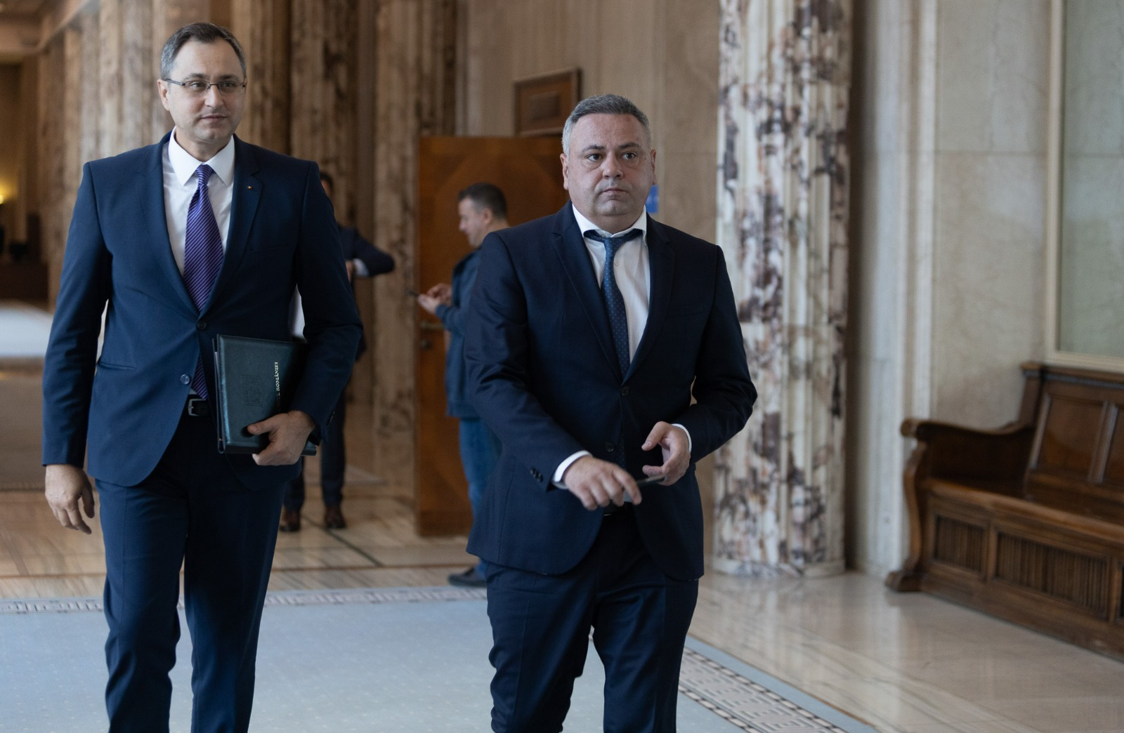 Florin Barbu, în timpul MOȚIUNII: Așa este că nu știați toate aceste ...