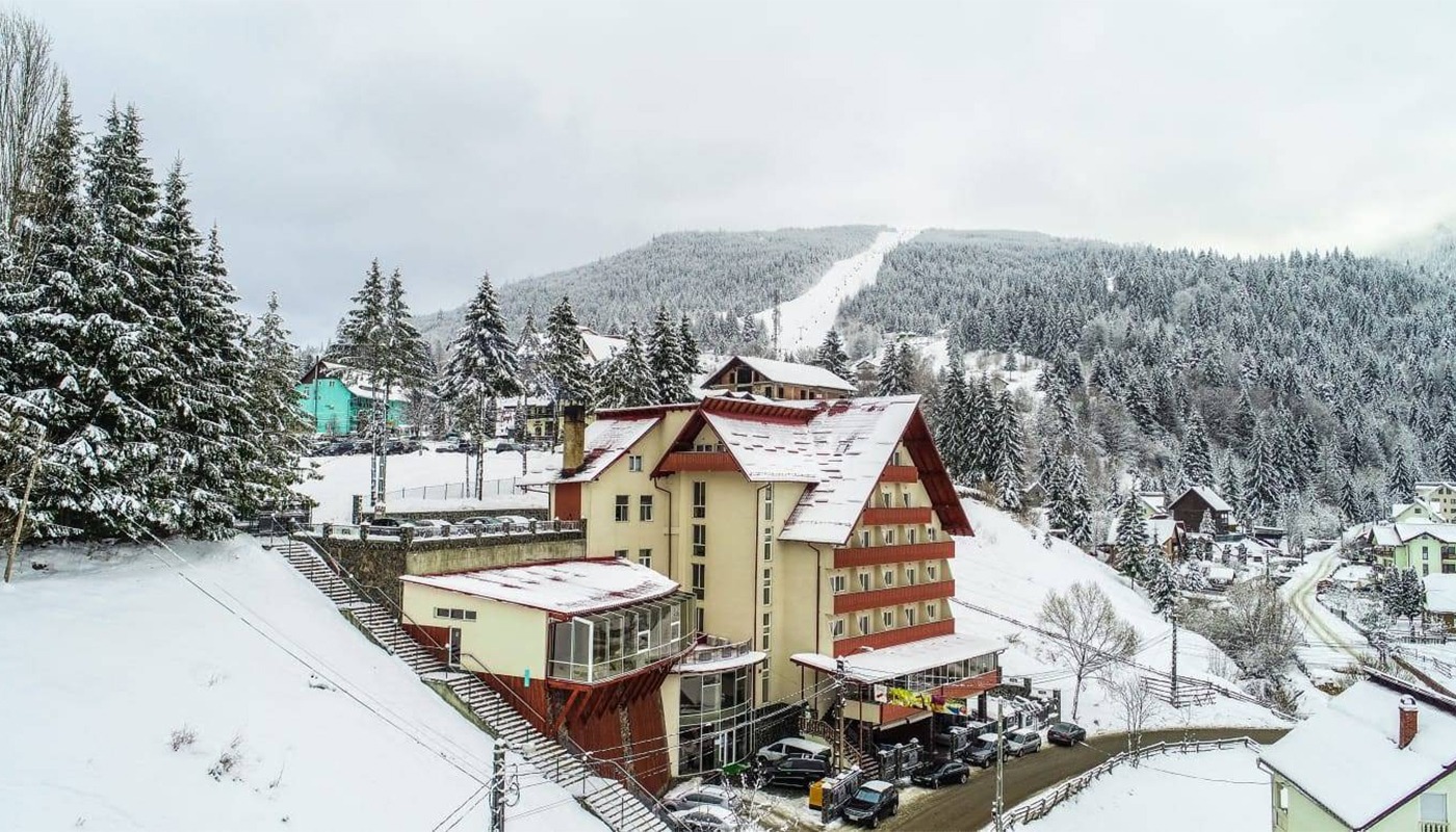 Cât costă un sejur de trei nopți de cazare la munte, de Crăciun sau ...