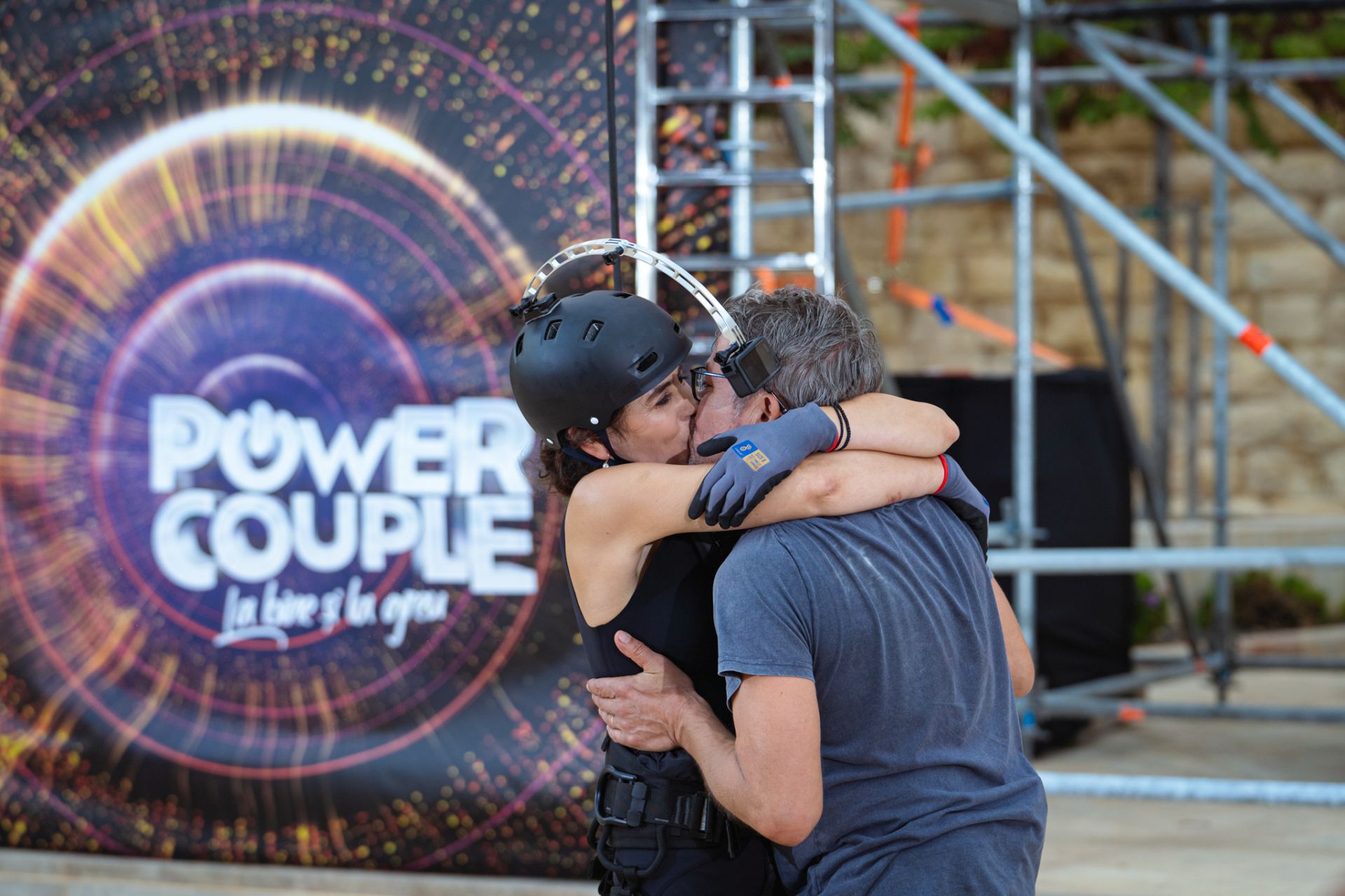 Nouă cupluri de vedete se luptă la ”Power Couple România”