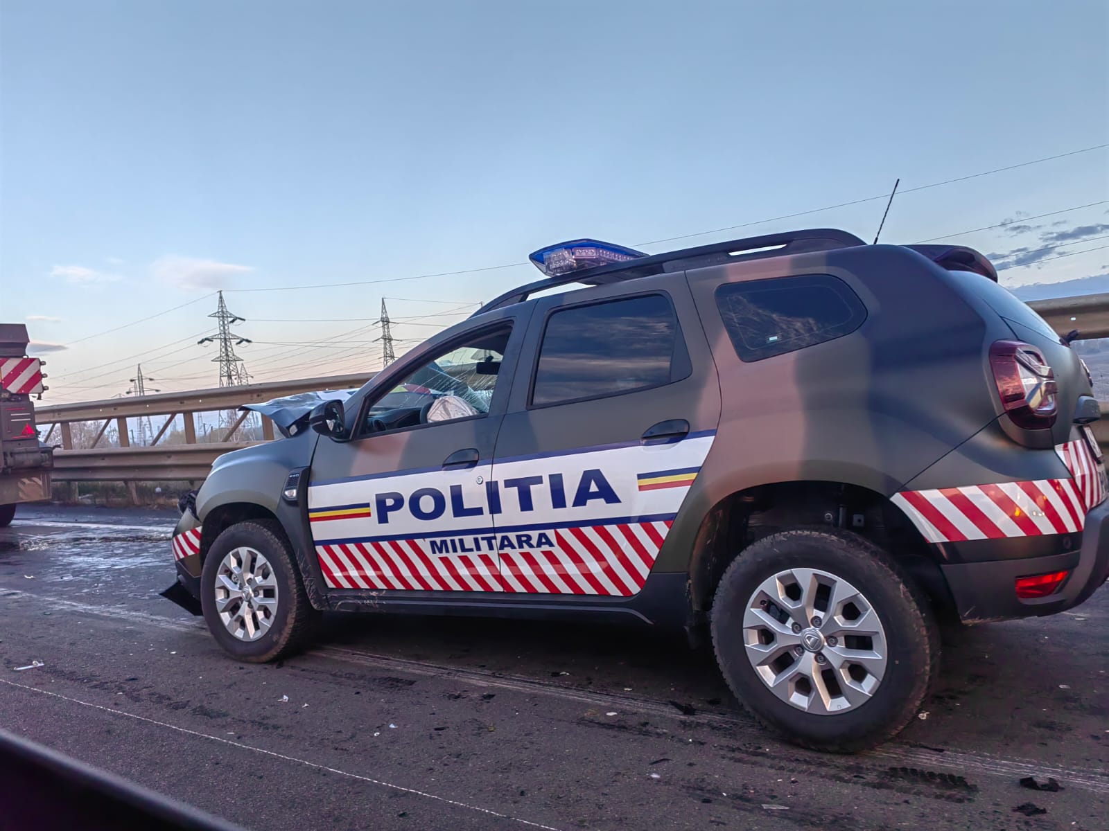 Trei mașini ale Armatei, implicate într-un accident în apropiere de ...