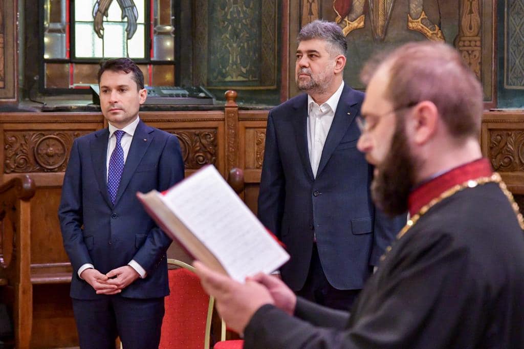 Marcel Ciolacu a participat la slujba de Crăciun de la Catedrala Patriarhală / Alături de ...