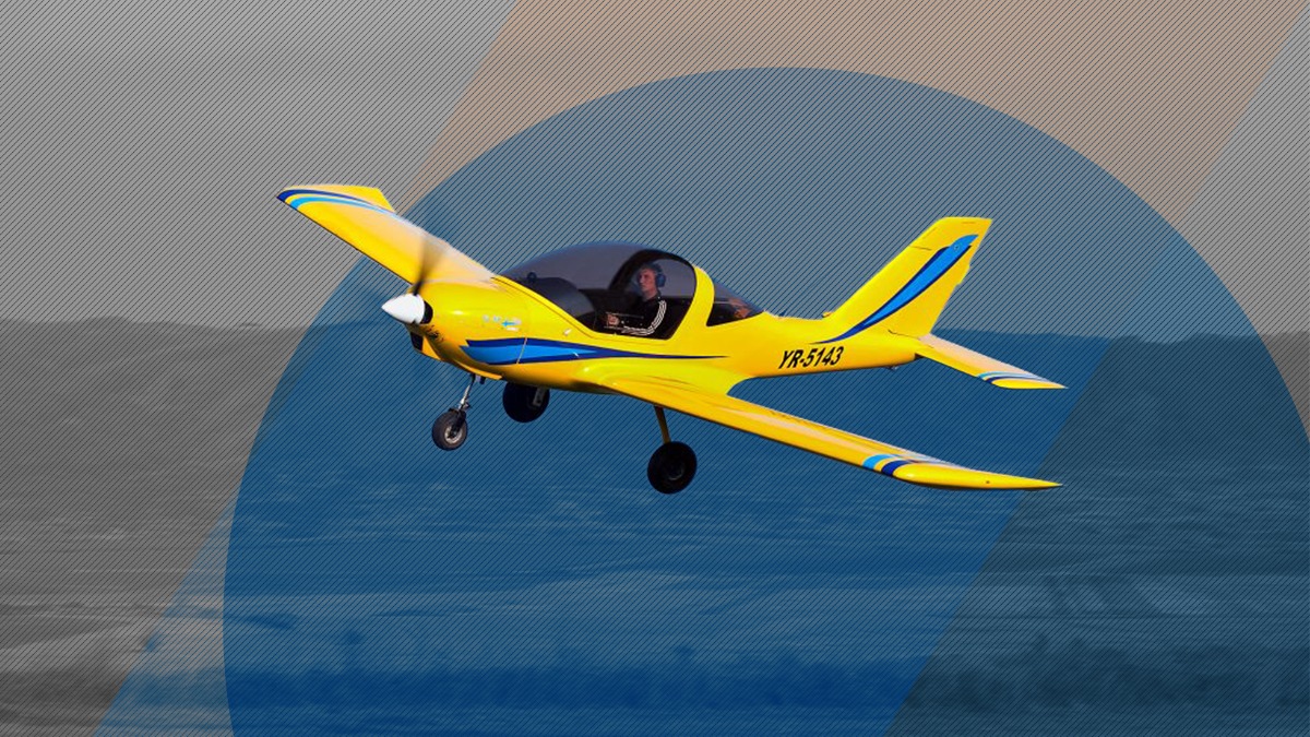 Un avion de agrement a aterizat în Mureș cu o gaură în fuselaj. Bucata ...