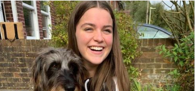 O tânără de 20 de ani a murit după ce „a țipat de durere”, iar medicii ...