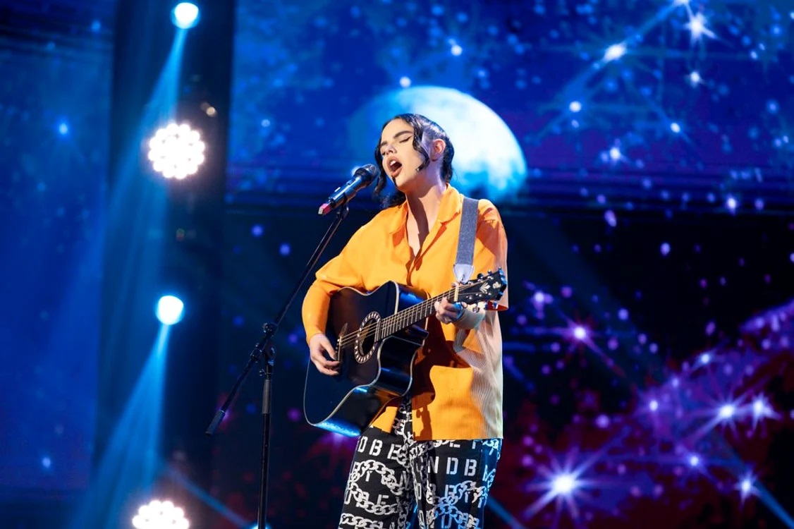 Românii au talent 2024. Cine este tânăra cu voce de aur care a primit ...