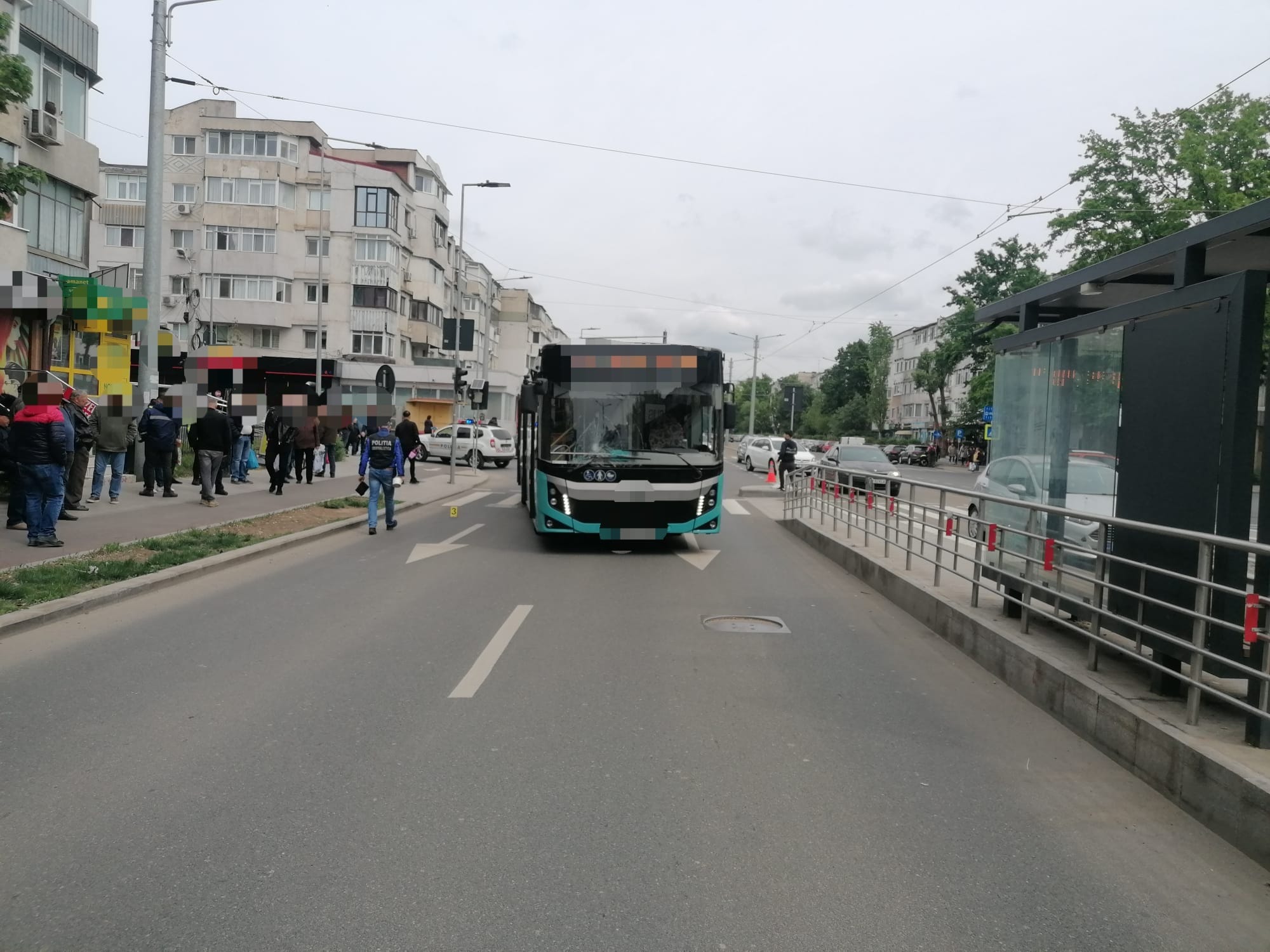Trei femei, lovite pe o trecere de pietoni din Galați de un autobuz cu ...