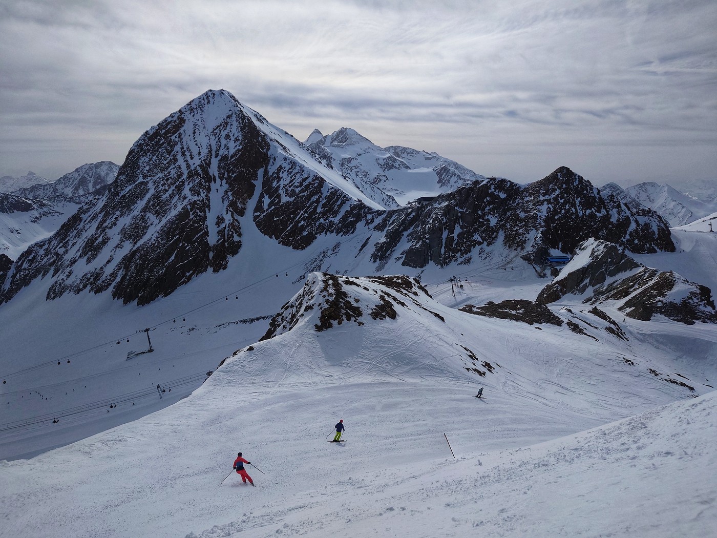 S-a întors IARNA la munte. La Bâlea Lac, stratul de zăpadă măsoară 64 de cm