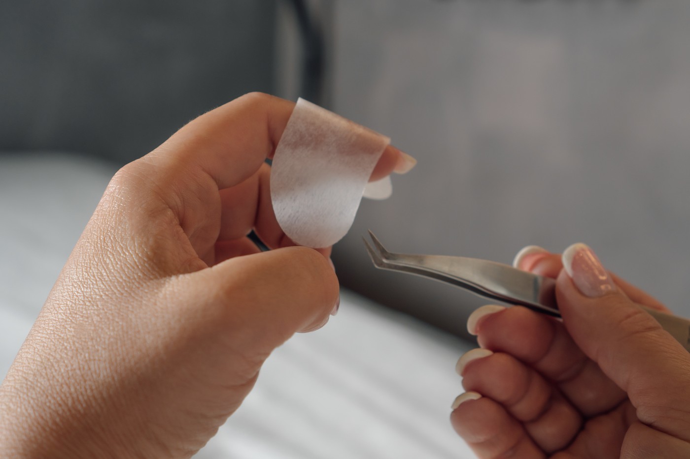 Plasturii folosiți pentru rănile minore ar putea provoca boli ...