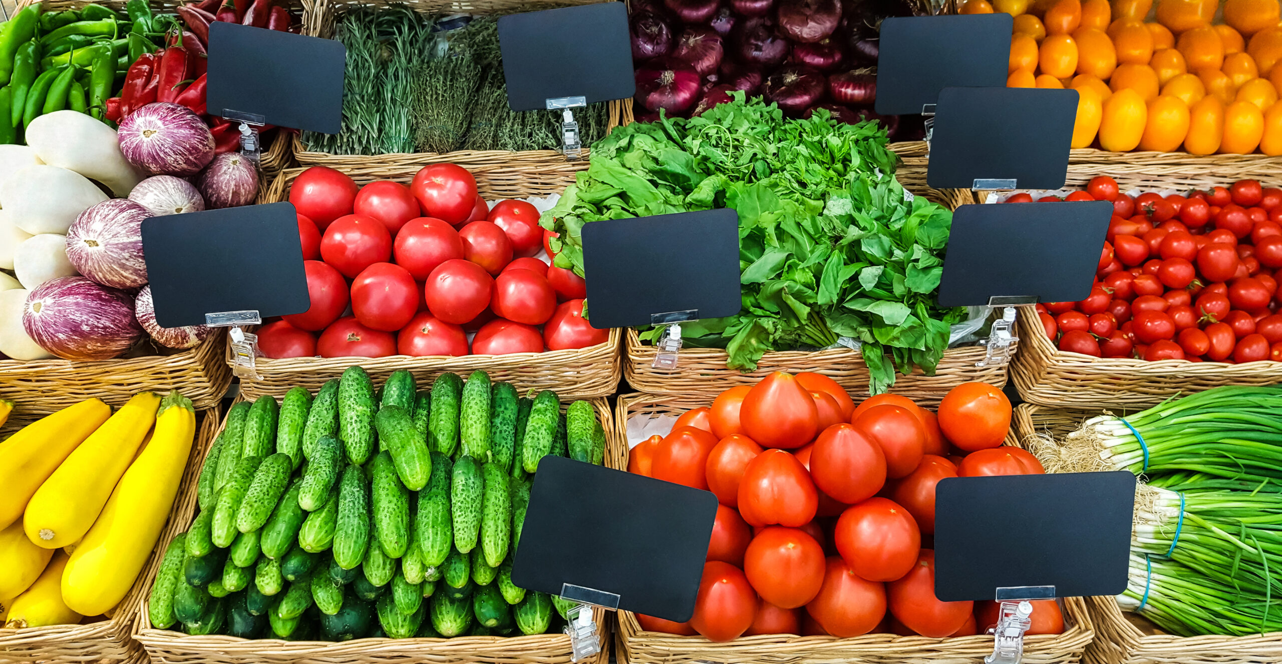 Românii consumă cele mai puține fructe și legume din UE