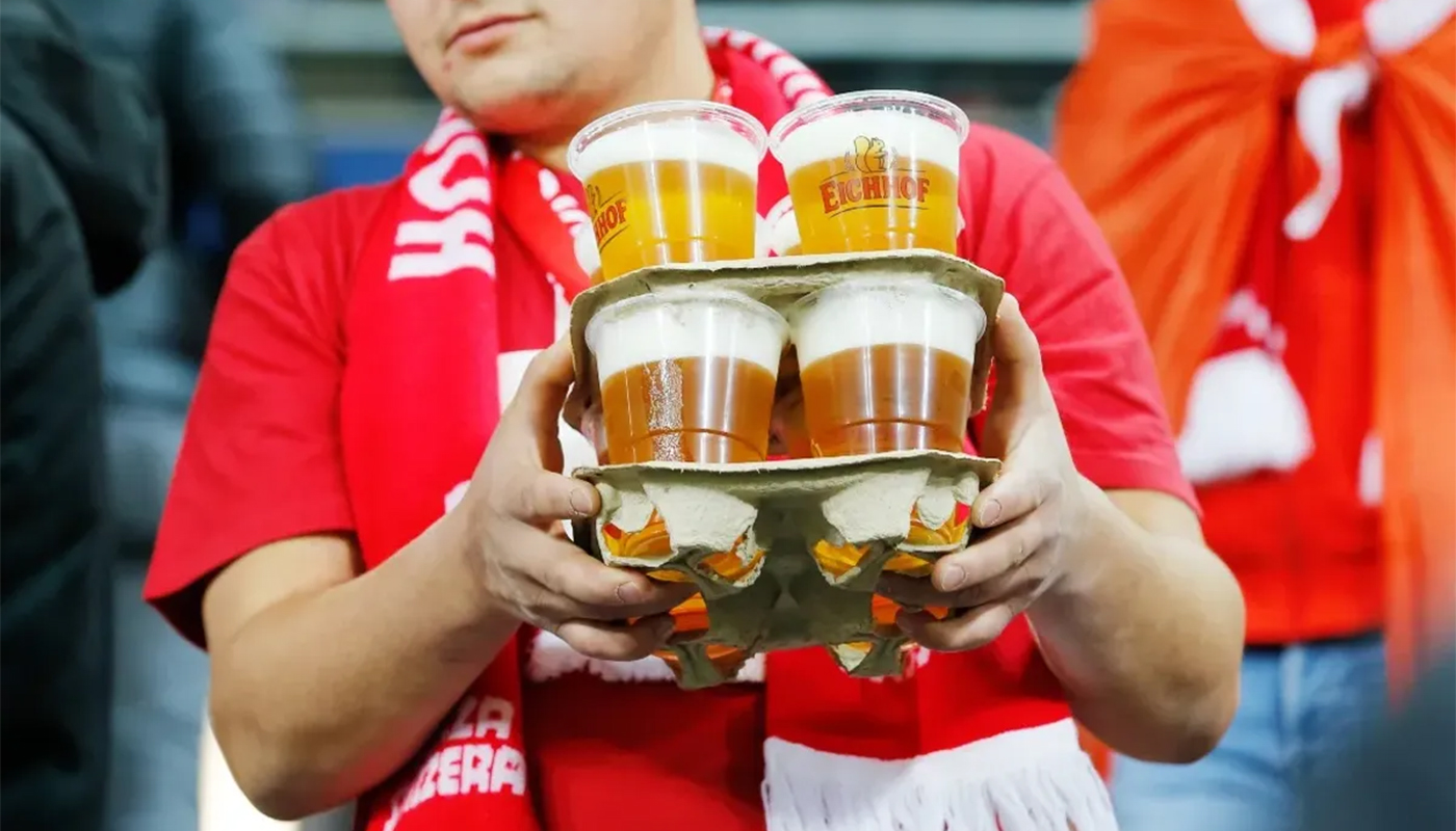 Cu ce preț GIGANTIC se vinde o bere pe stadioanele din Germania, de la ...